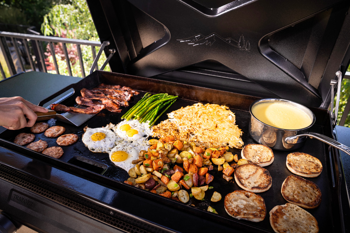 Flatrock Griddle by Traeger