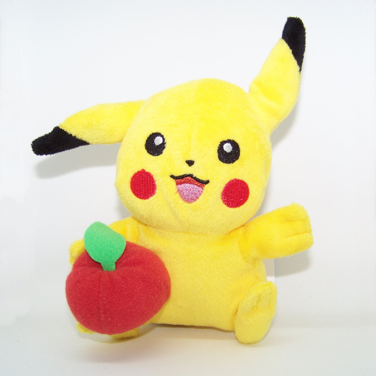 Pokemon Pikachu holding Apple Miniplush Hasbro