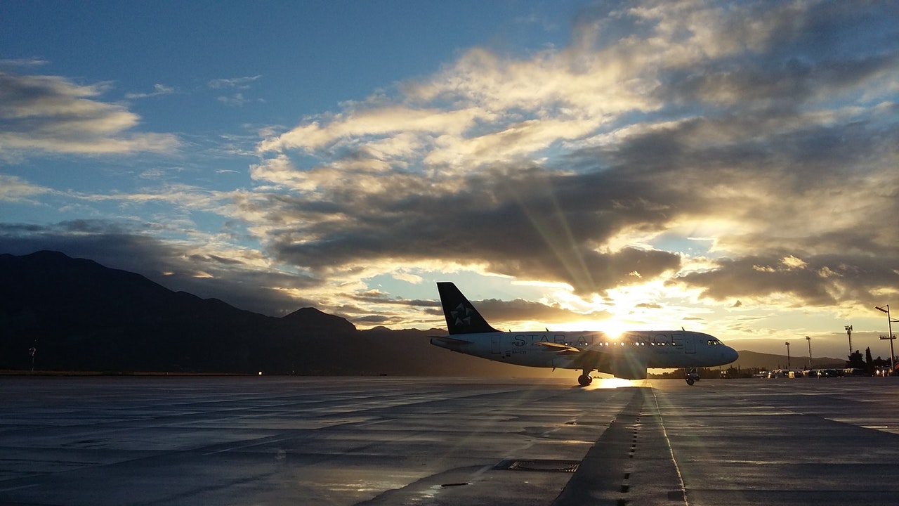 Headwinds vs. Tailwinds and How They Affect Flight - Aviation Oil Outlet
