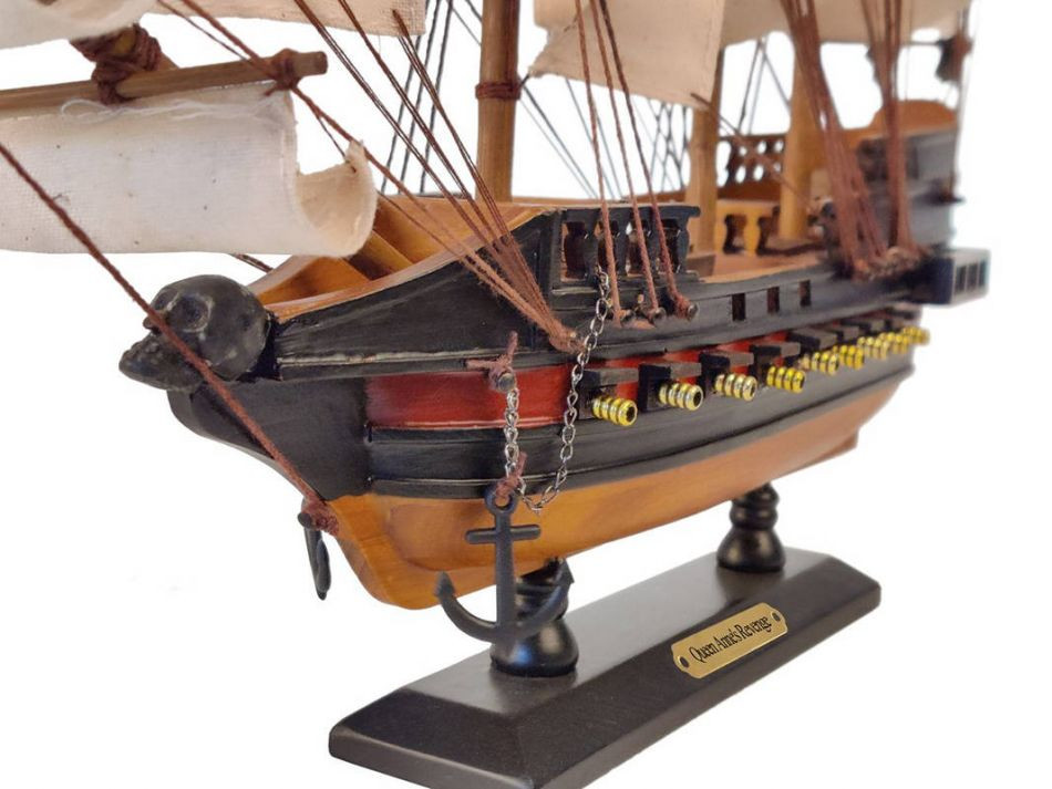 Blackbeard's Queen Anne's Revenge - White Sails Limited Model Pirate ...