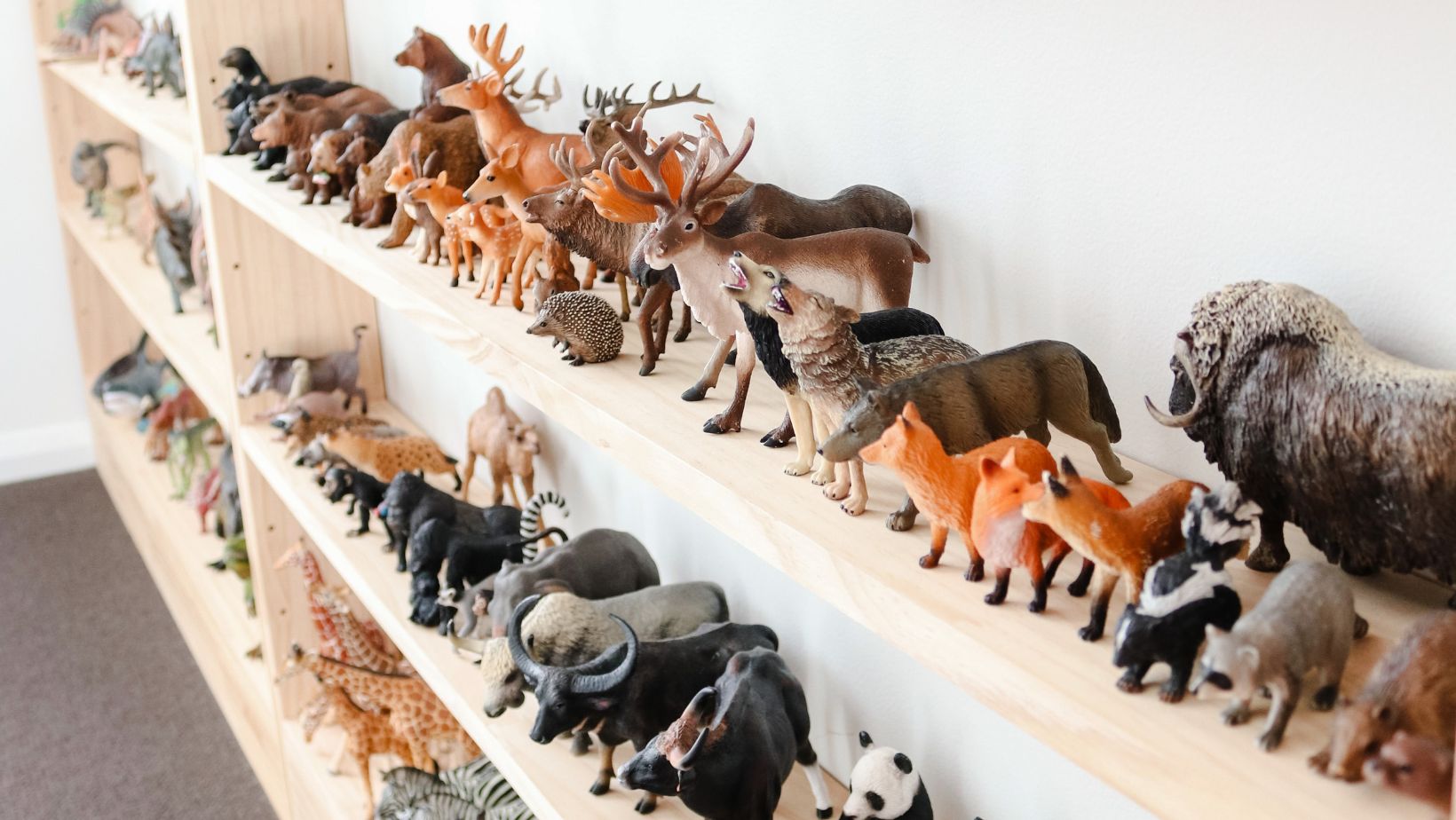 How To Start Your Animal Figurine Collection - MiniZoo