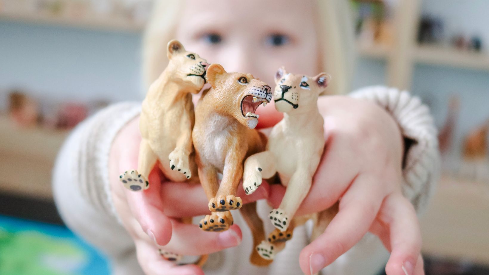 Toymany vs Schleich (and other animal figurine brands) - MiniZoo