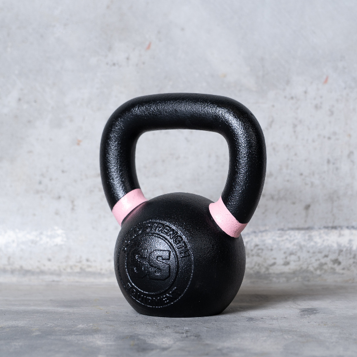 CAST IRON KETTLEBELLS | SOLID STRENGTH EQUIPMENT