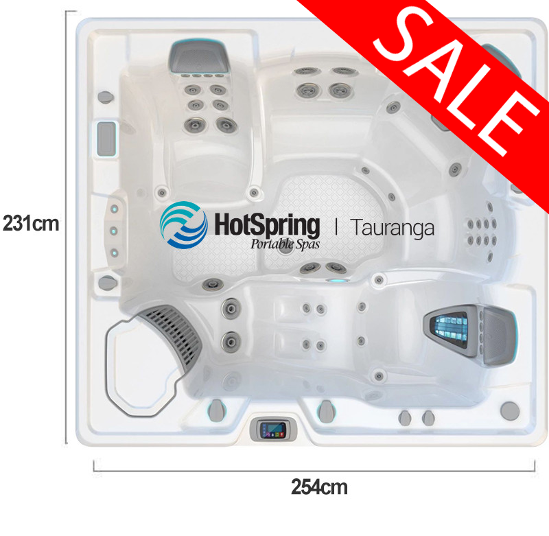 2024 Hot Spring Highlife Envoy™ | Seats 5 | 254 X 231 X 97 CM