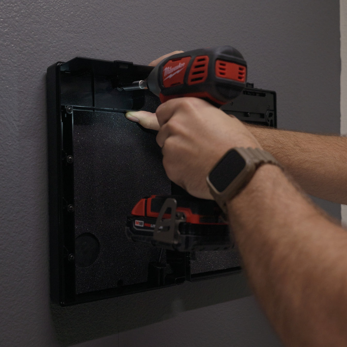 StopBox WARD Wall-Mounted in Black (SB451)