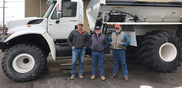 Freightliner Truck/Tender Trailer and International Spreader/Floater ...