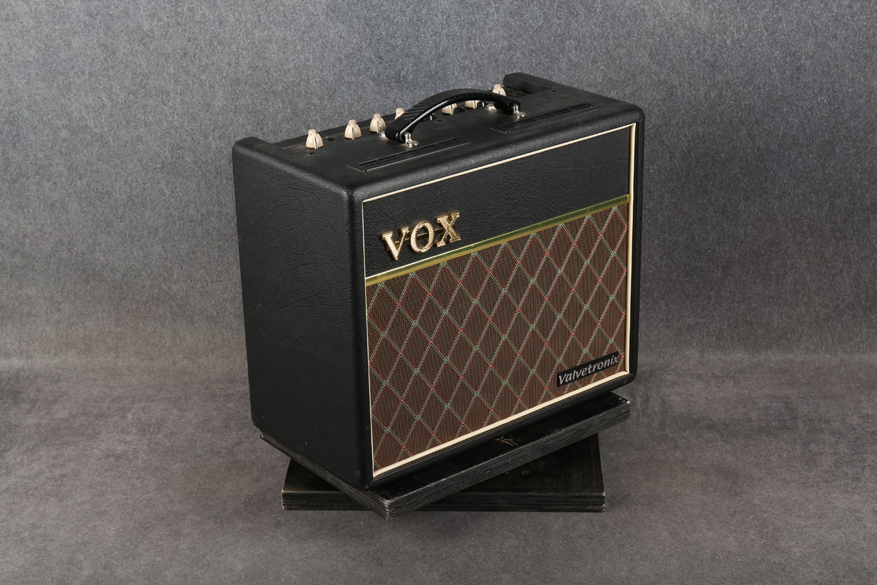 Vox Valvetronix VT20+ Modelling Combo Amplifier 2nd Hand | Rich Tone Music