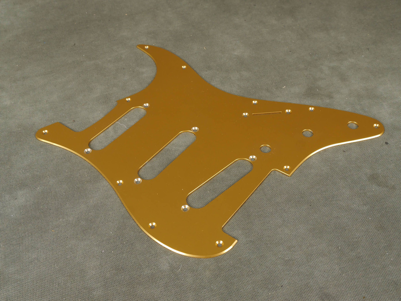 Anodized Gold Scratchplate for Stratocaster w/Bag - 2nd Hand