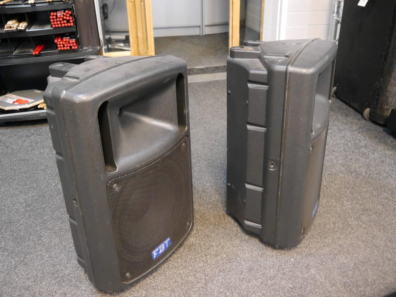 FBT MaxX 4 Passive Speakers & Stands w/Cover - 2nd Hand
