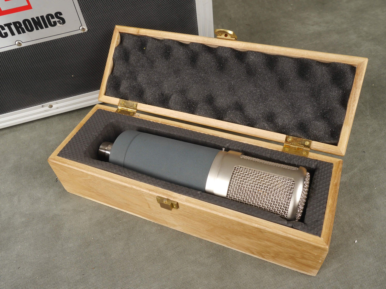 SE Electronics 5600a MkII Condenser Mic w/Case - 2nd Hand