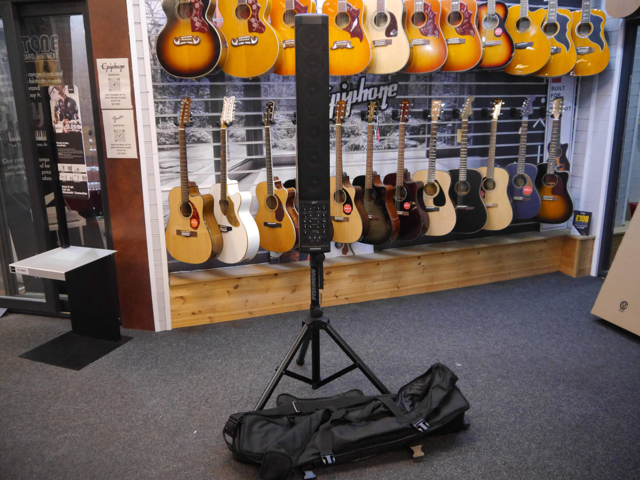 Fishman SA220 Solo Performance System PA w/Gig Bag - 2nd Hand