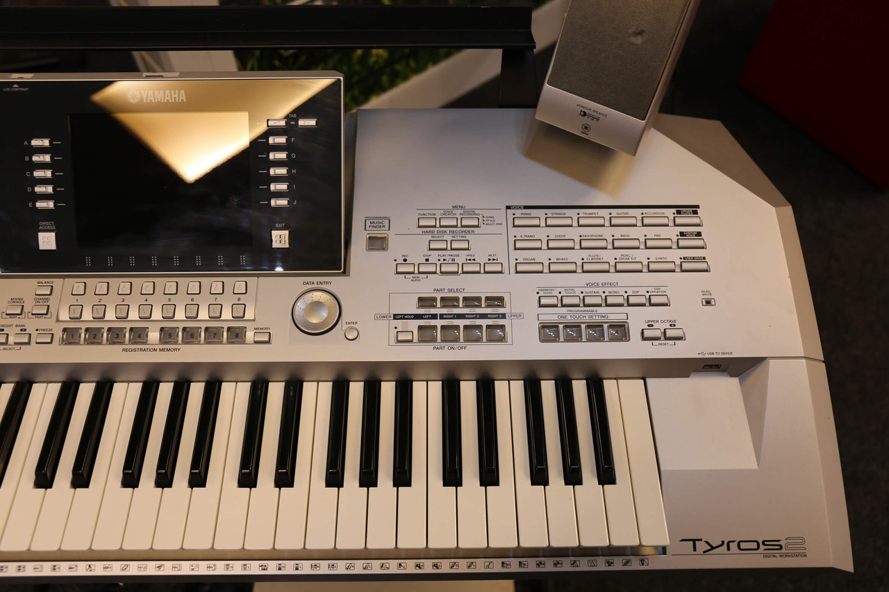 Yamaha Tyros 2 Keyboard with Speakers w/Gig Bag - 2nd Hand