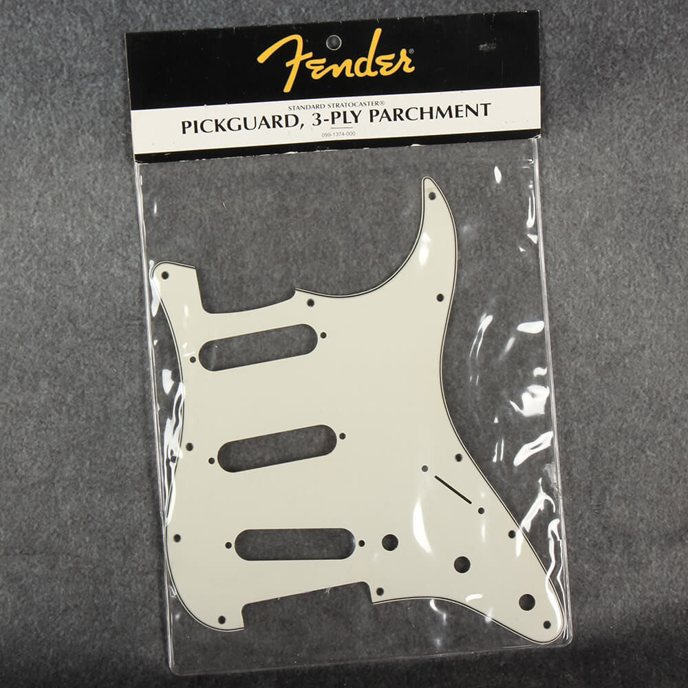 Fender 11-Hole Modern-Style Stratocaster S/S/S Pickguard Parchment 2nd ...