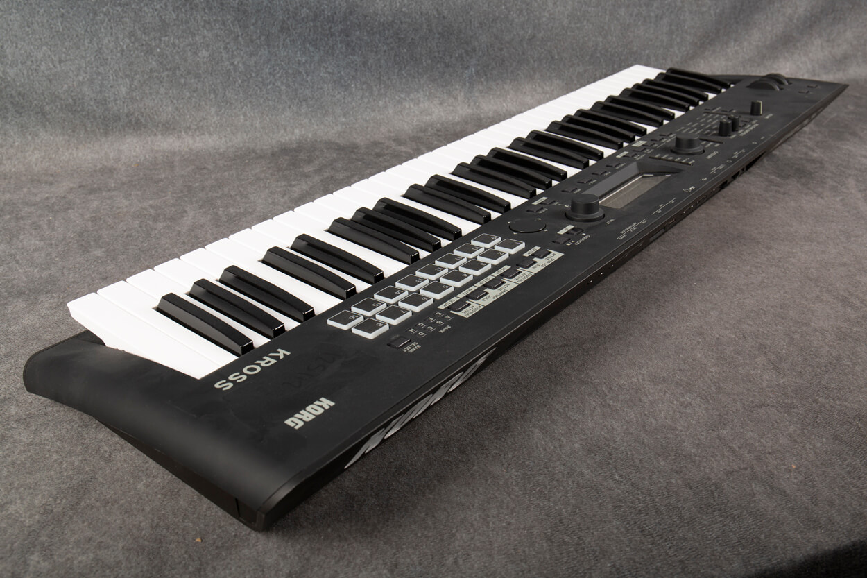 Korg Kross 61-Key Synthesizer Workstation 2nd Hand | Rich Tone Music