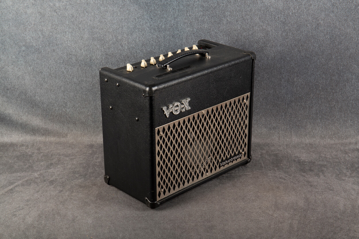 Vox Valvetronix VT15 15w Guitar Amp Combo 2nd Hand | Rich Tone Music