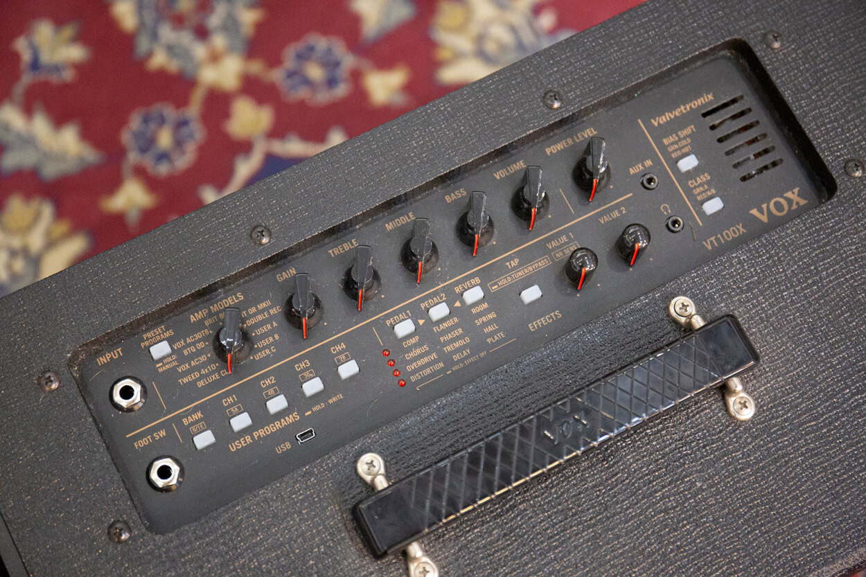 Vox Valvetronix VT100X with Vox VFS5 Footswitch 2nd Hand | Rich Tone Music