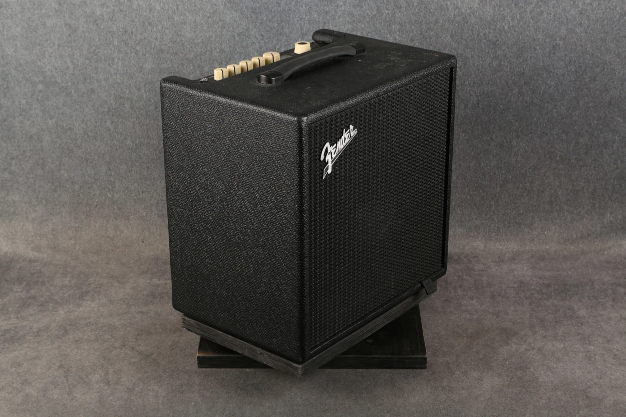 Fender Rumble LT25 Bass Amplifier 2nd Hand | Rich Tone Music