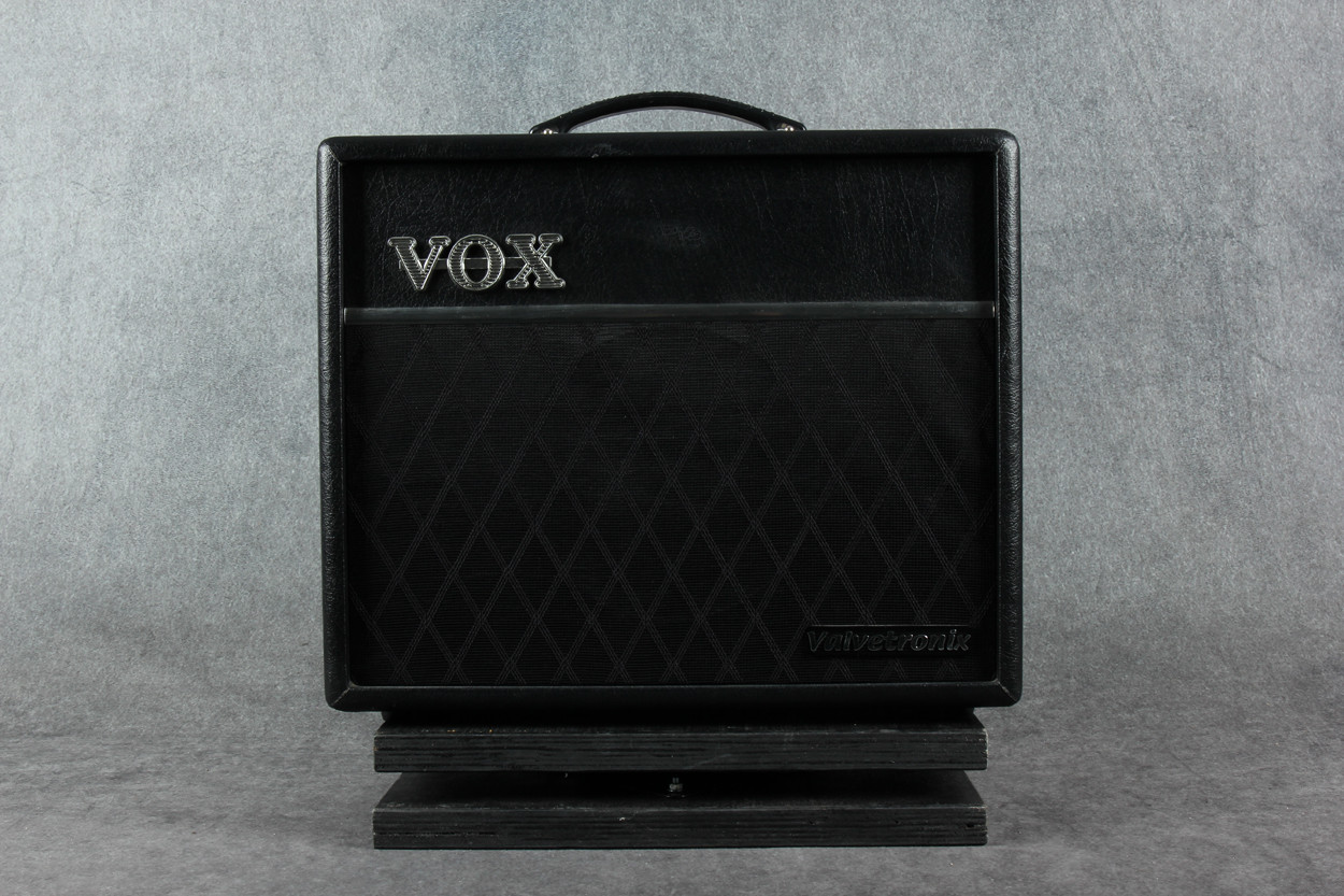 Vox Valvetronix VT20+ Combo Amplifier 2nd Hand | Rich Tone Music