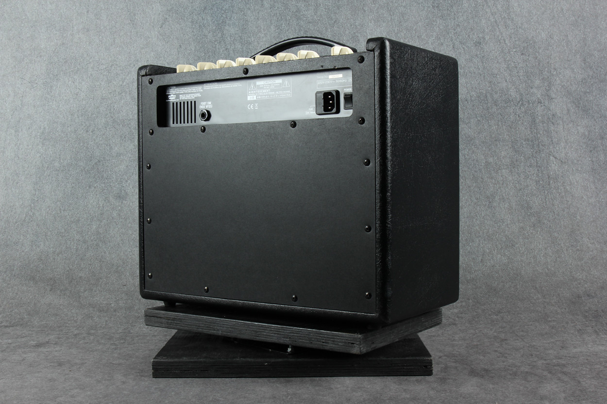 Vox Valvetronix VT20+ Combo Amplifier 2nd Hand | Rich Tone Music