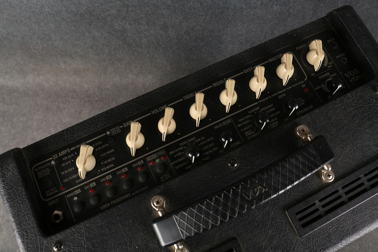 Vox Valvetronix VT20+ Combo Amplifier 2nd Hand | Rich Tone Music