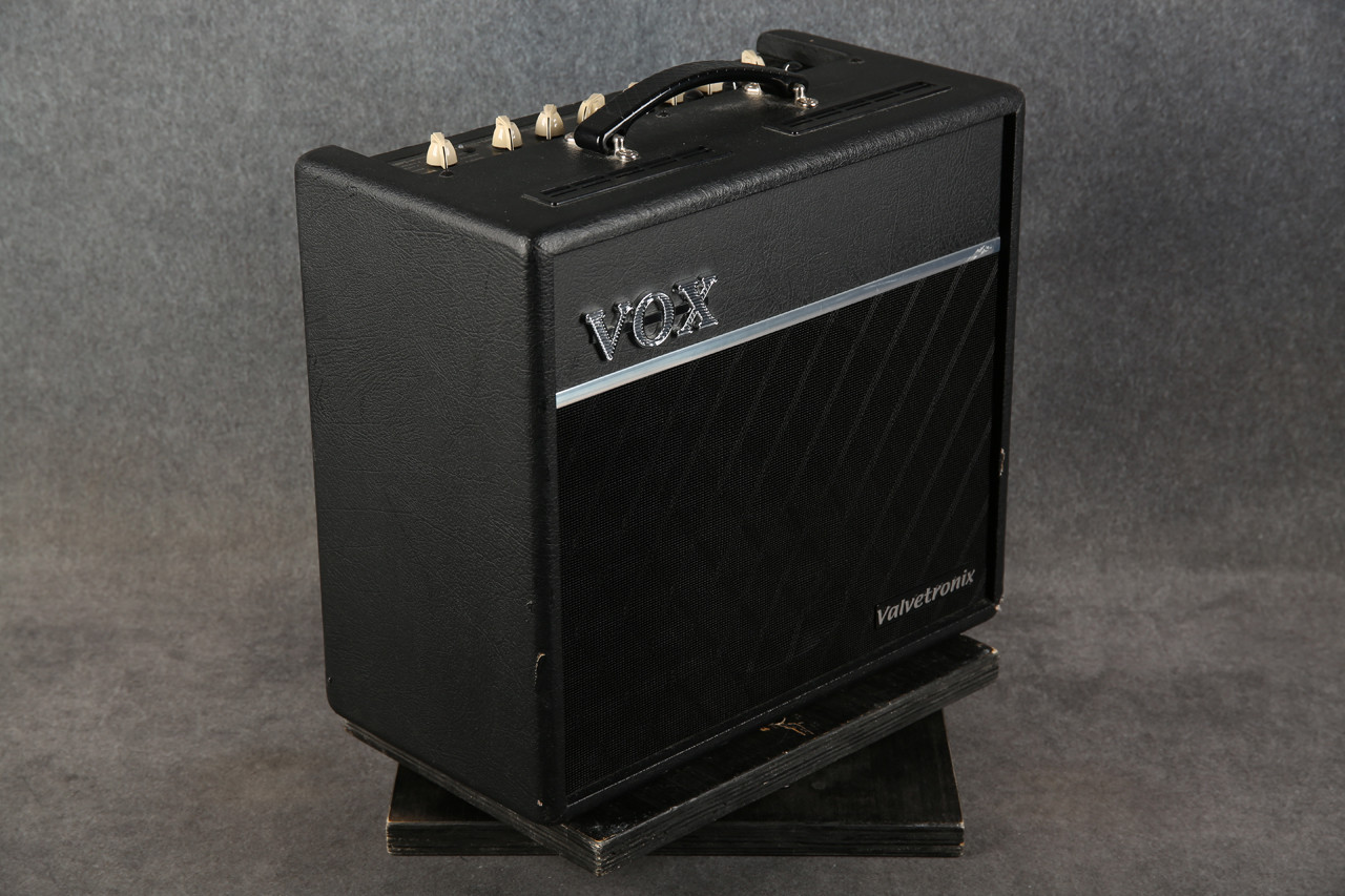 Vox Valvetronix VT40+ Combo VFS5 Footswitch 2nd Hand | Rich Tone Music