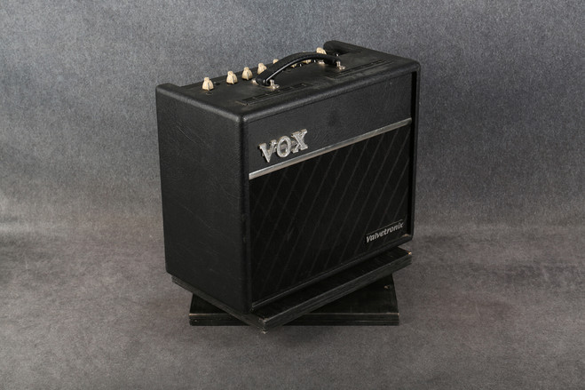Vox Valvetronix VT20+ Combo Amplifier 2nd Hand | Rich Tone Music