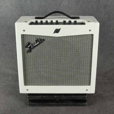 Fender Mustang II V2 Combo White 2nd Hand | Rich Tone Music