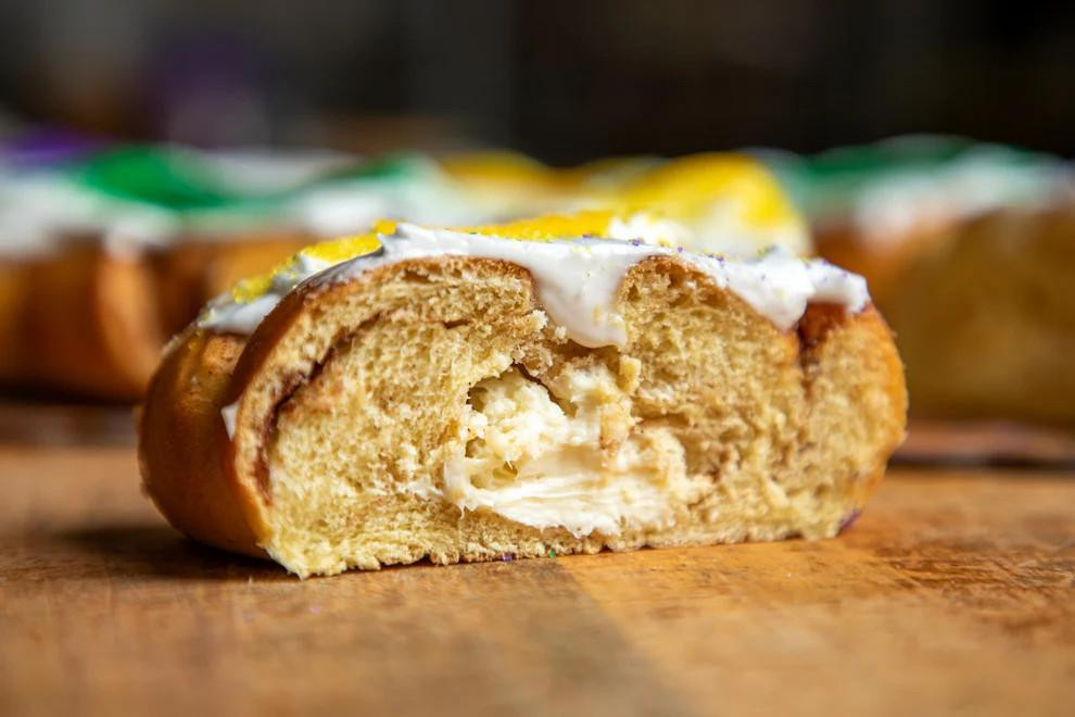 Caluda's Cream Cheese King Cake with Bead Pack (Icing on the Side)