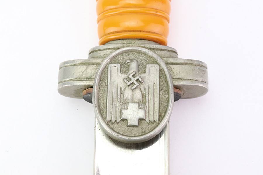 /fantastic-red-cross-leader-drk-dagger-rig/