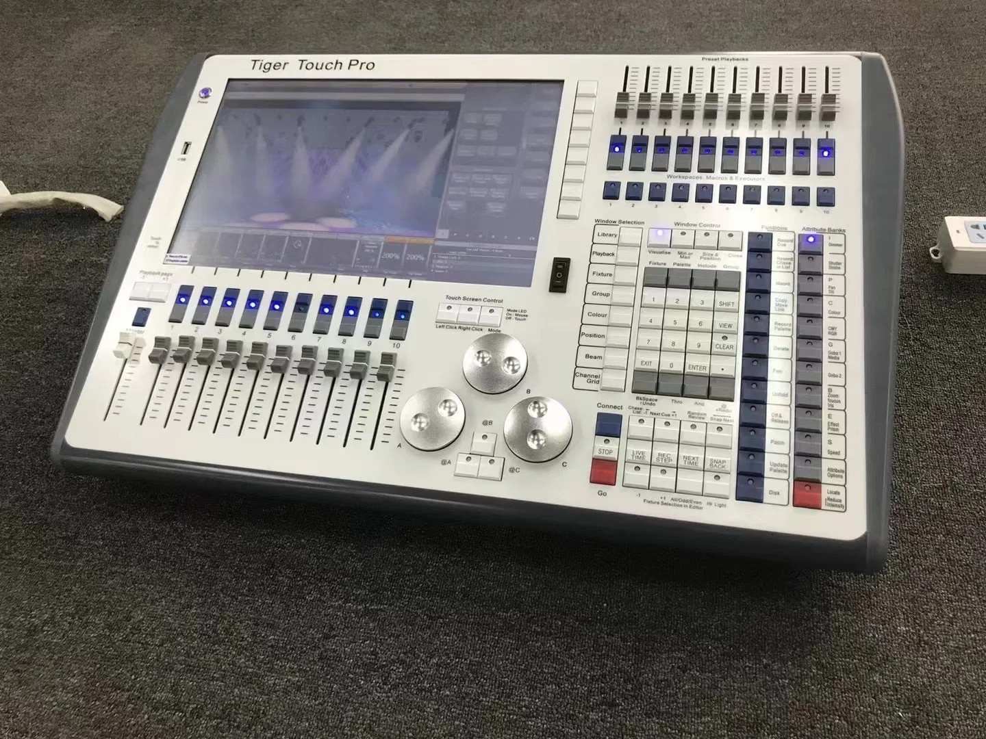 Quartz touch tiger console Quartz lighting console titan system Tiger ...