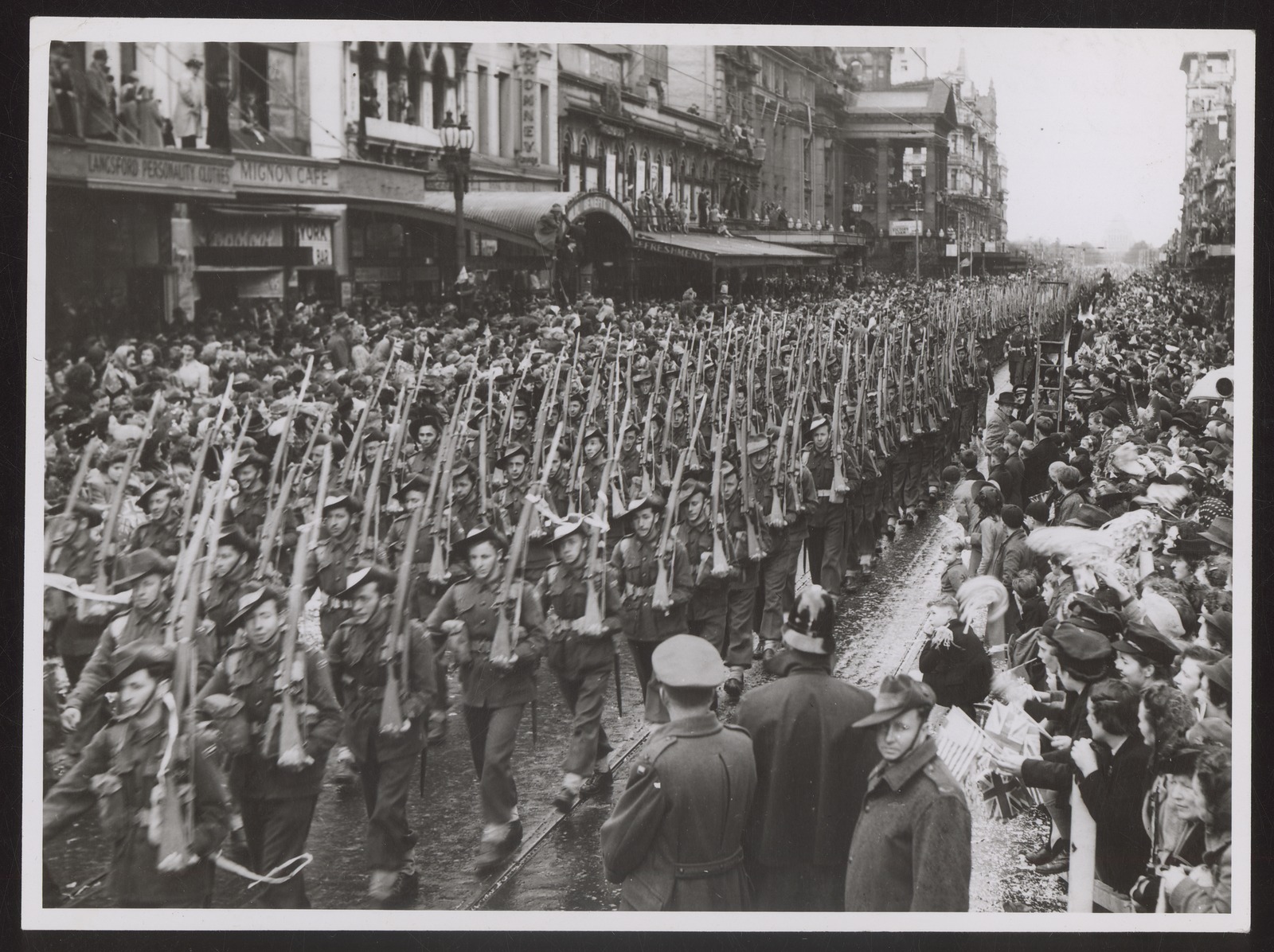 HONOUR THE ONE MILLION THAT SERVED. - Military Shop