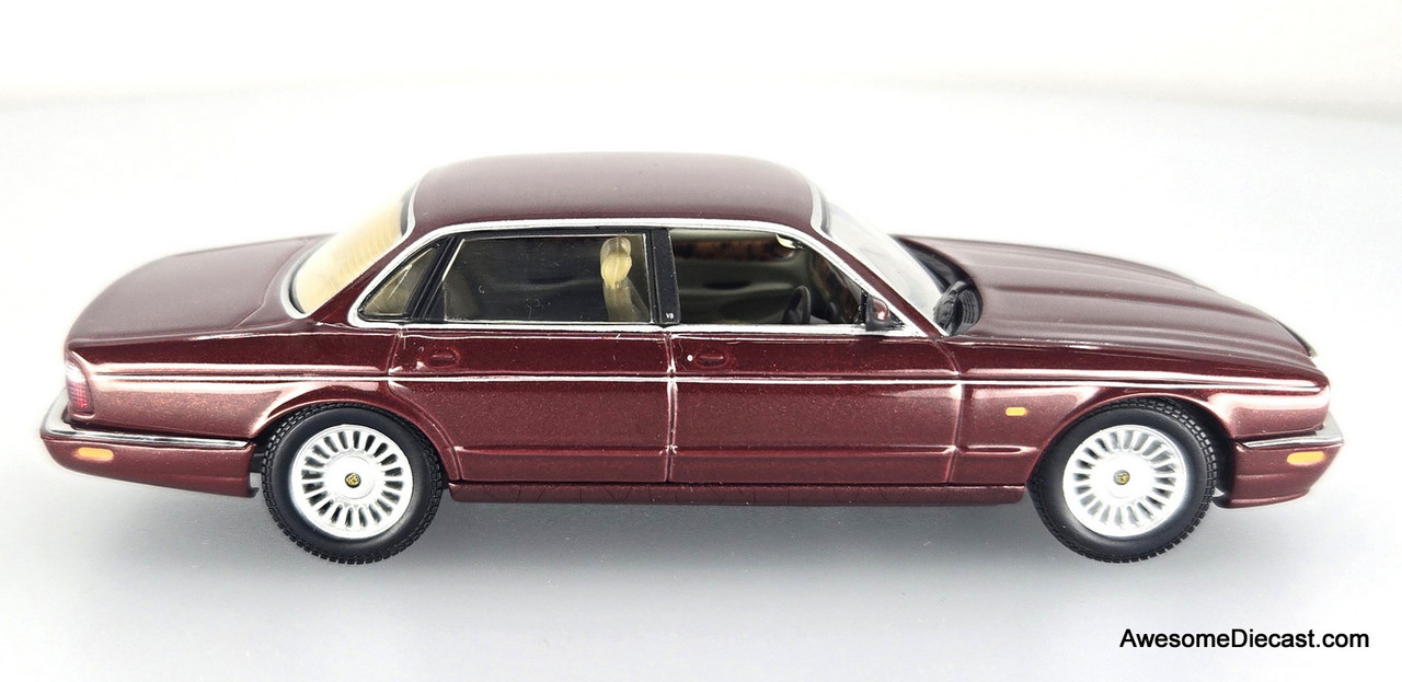 AUTOart 1:43 Jaguar XJ8, Metallic Red