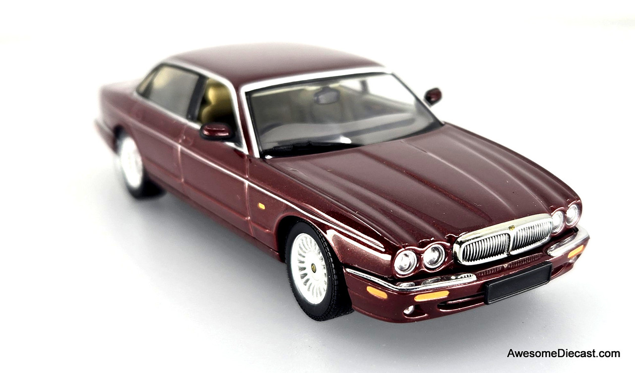 AUTOart 1:43 Jaguar XJ8, Metallic Red
