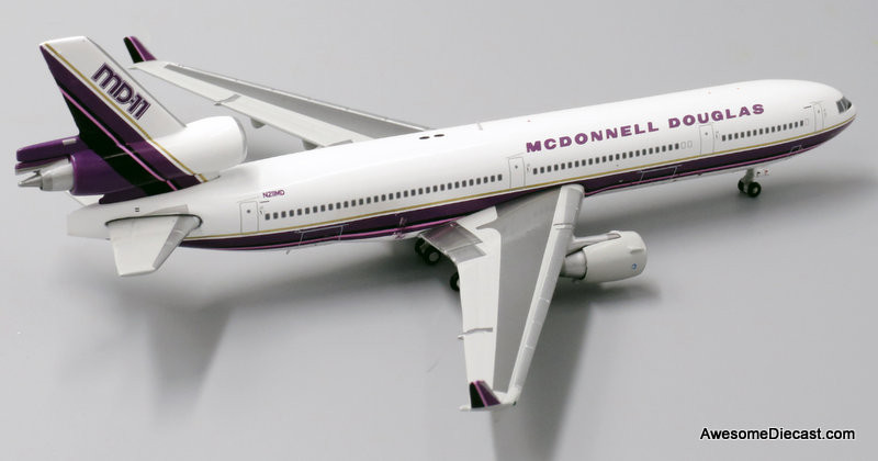 JC Wings 1:400 McDonnell Douglas MD-11: House Colors (Reg #N211MD)