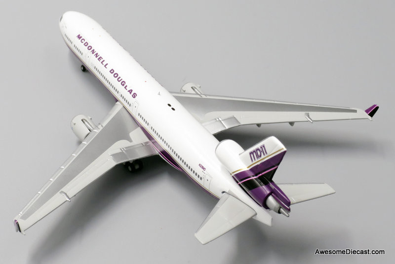 JC Wings 1:400 McDonnell Douglas MD-11: House Colors (Reg #N211MD)