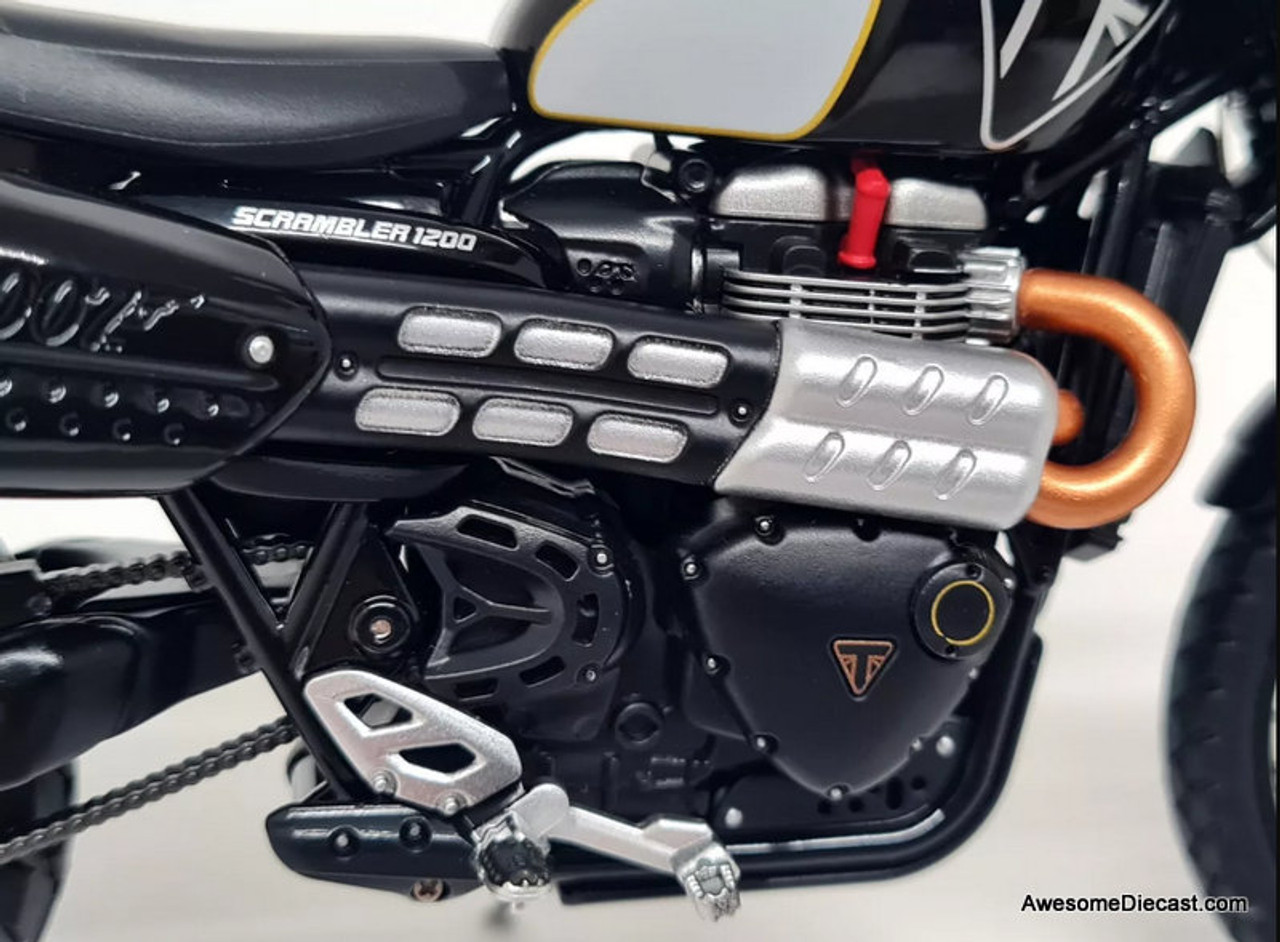 Triumph Scrambler 1200 James Bond 007 Edition (No Time To Die) 1:12 Diecast Model Bike by Corgi