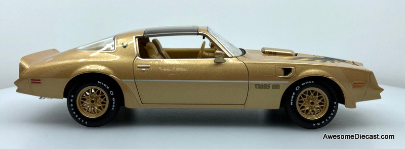 Pontiac Firebird Trans Am, Gold 1:18 Diecast Model Car by Maisto