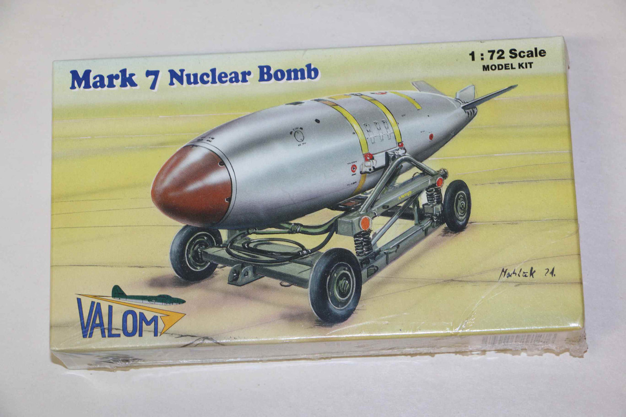 VAL72127 - Valom 1/72 Mark 7 Nuclear Bomb