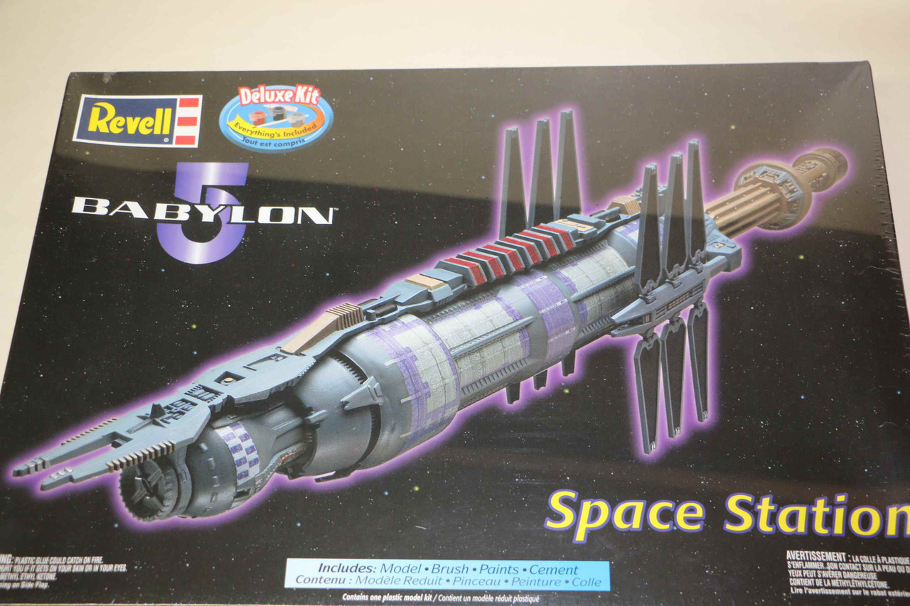 RMX6679 - Revell Babylon 5 Space Station Deluxe Kit