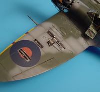 ARS7102 - AIRES Model Hobby 1/72 Spitfire Mk.V Gun Bay - For Tamiya Kit