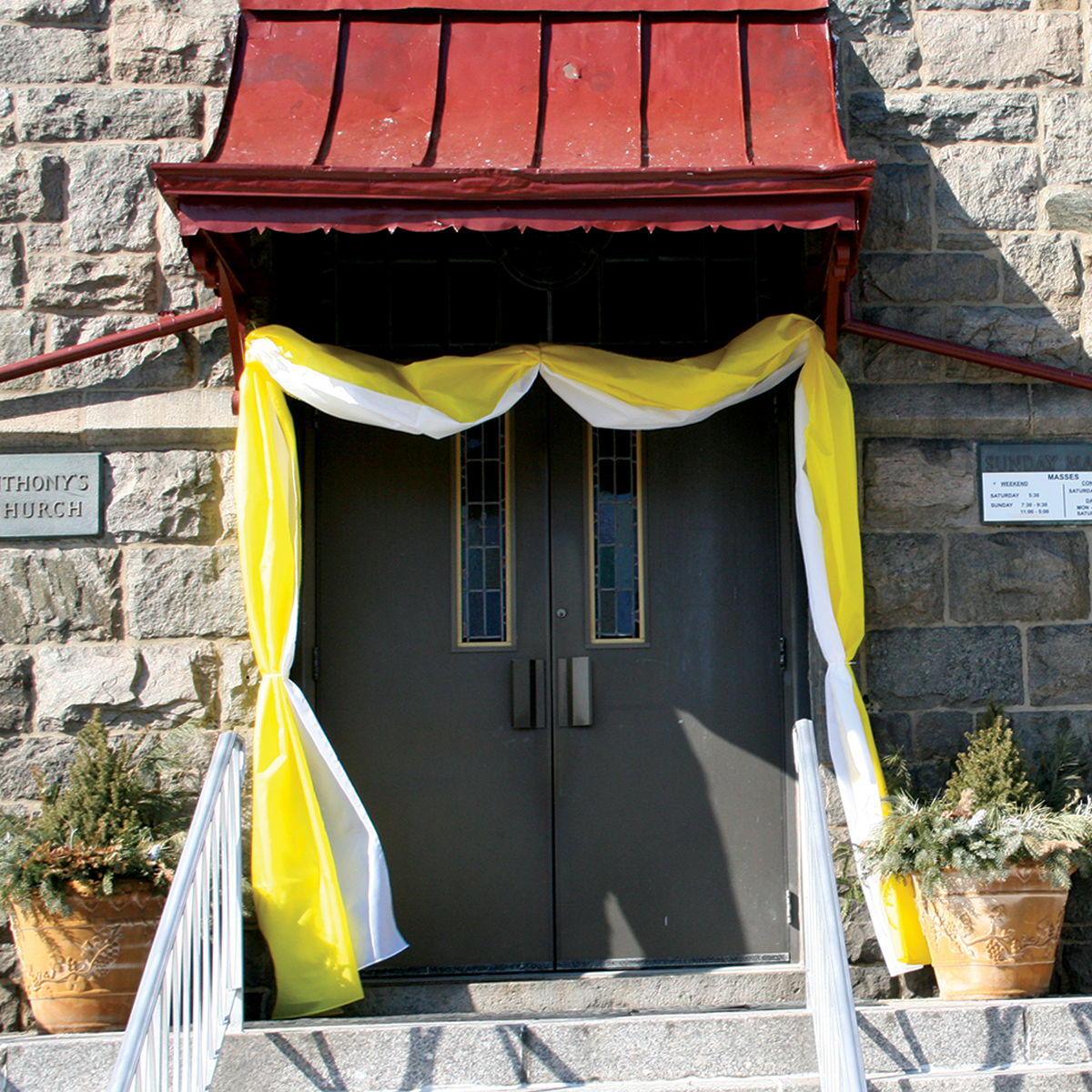 Papal Bunting – White/Gold for Welcoming or Black for Mourning