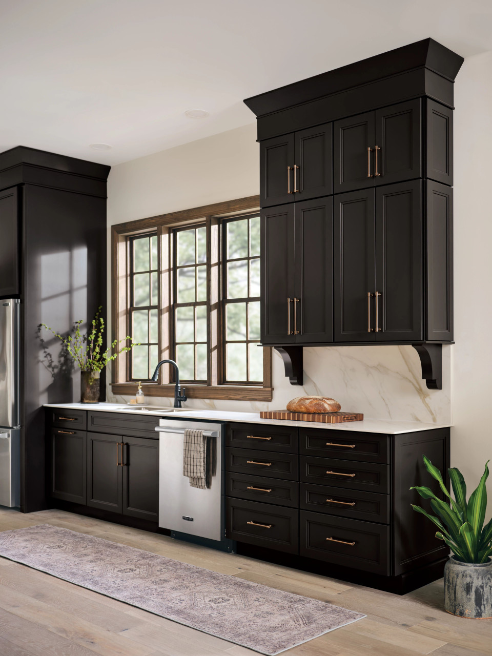 Transitional Style Kitchen – Balanced Beauty| KraftMaid
