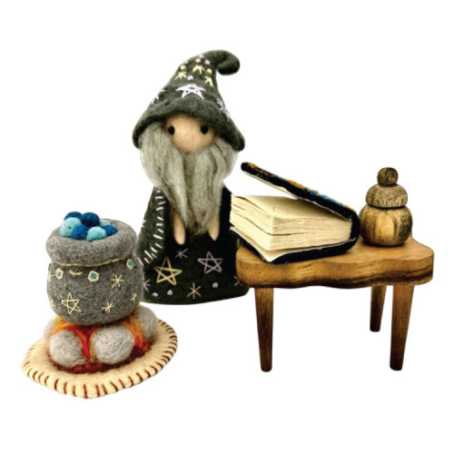 Wizard Cauldron Table Set / 7pc – Wool Felt Wizard Table & Cauldron Scene