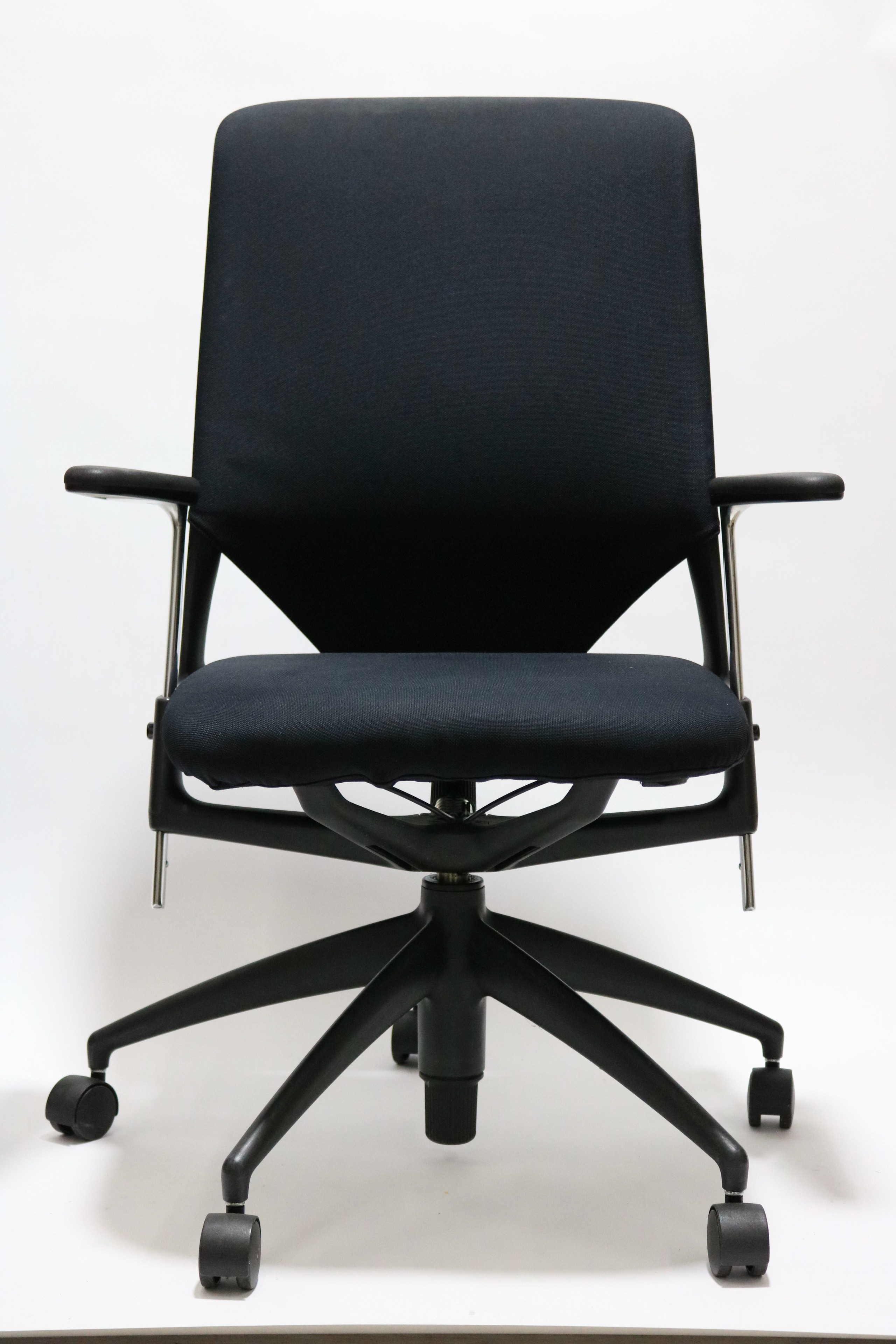 Vitra Meda 2 Chair, Adjustable Arms