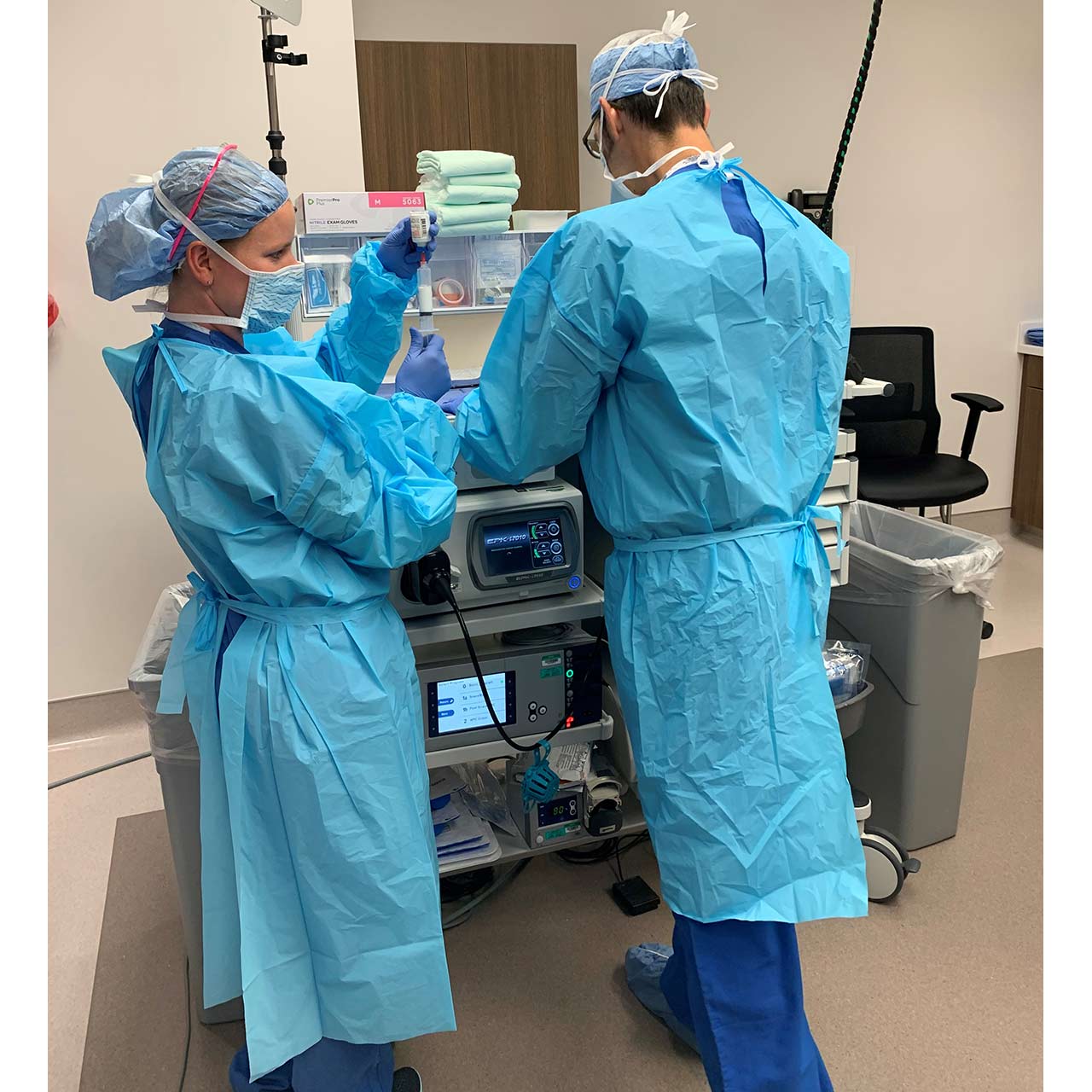 Disposable Fluid Resistant Gown