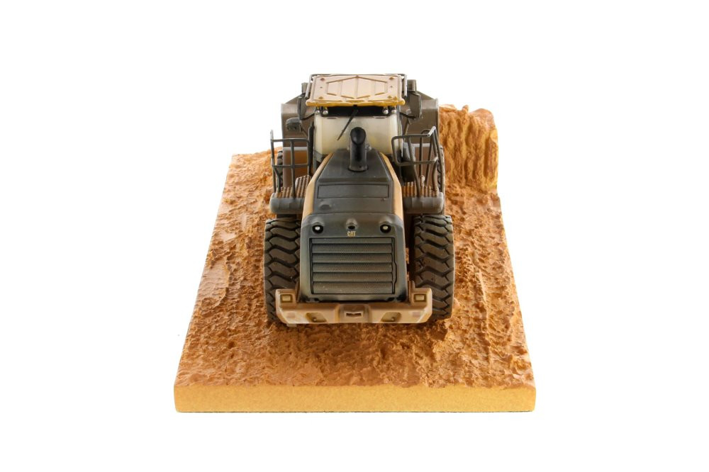 Caterpillar 966M Weathered Wheel Loader with operator - Diecast Masters ...