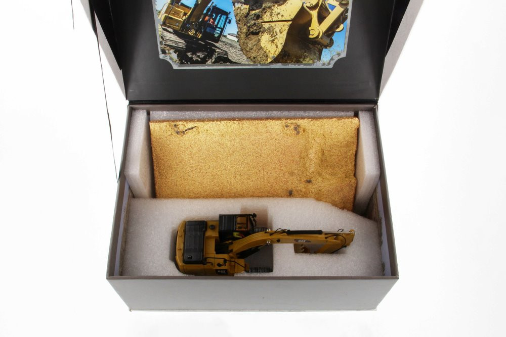 Caterpillar 320F Weathered Excavator with operator - Diecast Masters ...