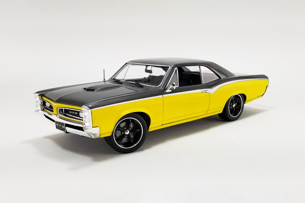 1966 Pontiac GTO "Restomod", Yellow /Black - Acme A1801219 - 1/18 Scale ...