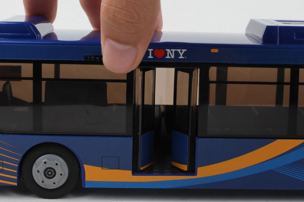MTA New York City M4 Line Bus, Blue - Daron RT8522 - 11" Scale Plastic ...