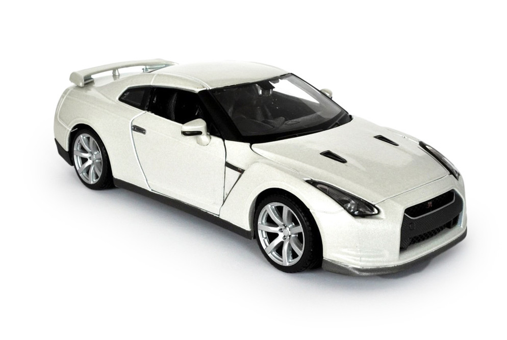 Nissan GT-R, White - Maisto 31294 - 1/24 Scale Diecast Model Toy Car ...